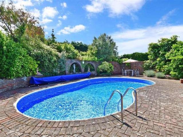 5 bed house for sale