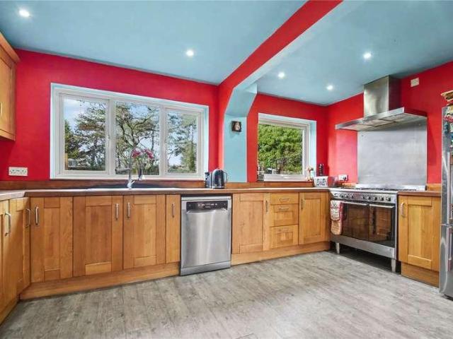5 bed house for sale