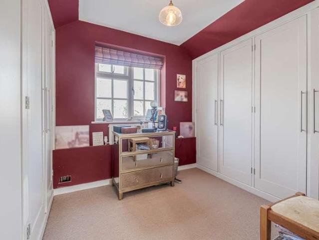 5 bed house for sale
