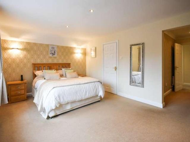 5 bed house for sale