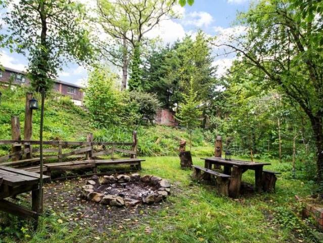 5 bed house for sale