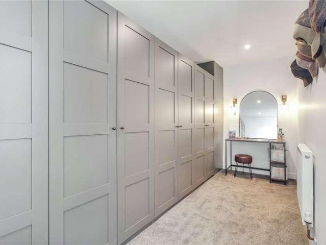 5 bed house for sale