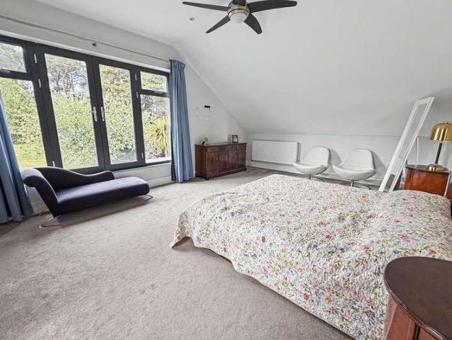 5 bed house for sale
