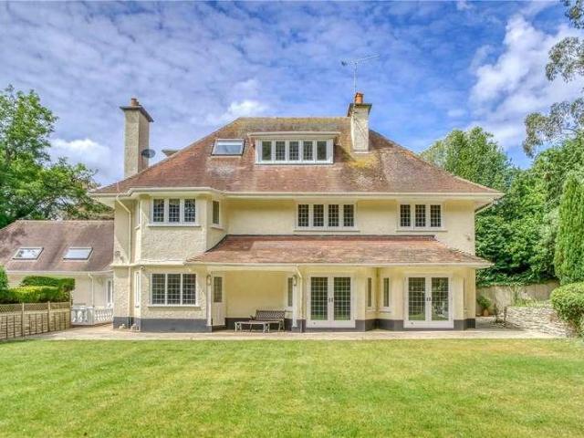 5 bed house for sale