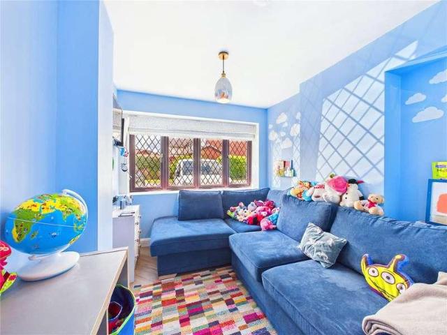5 bed house for sale