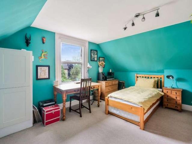 5 bed house for sale