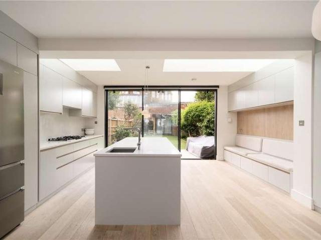 5 bed house for sale
