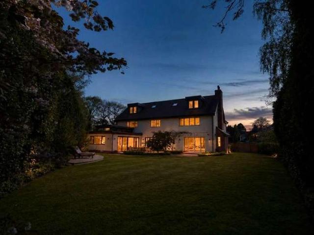 5 bed house for sale
