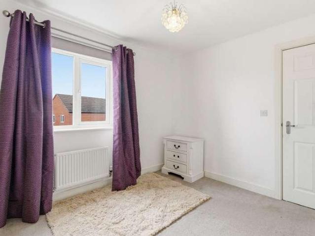 5 bed house for sale