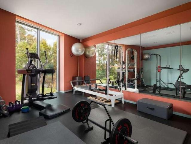 5 bed house for sale