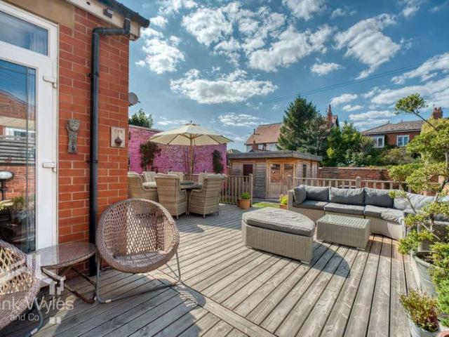 5 bed house for sale