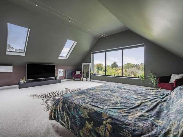 5 bed house for sale