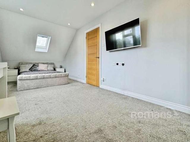 5 bed house for sale