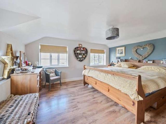 5 bed house for sale