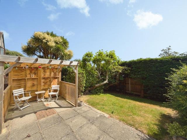 5 bed house for sale