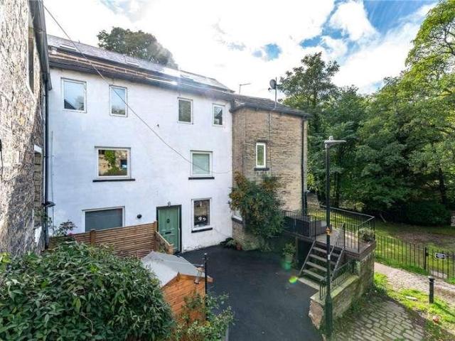 5 bed house for sale