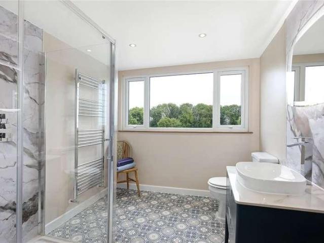 5 bed house for sale