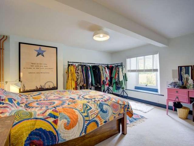 5 bed house for sale