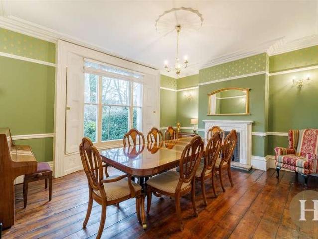5 bed house for sale