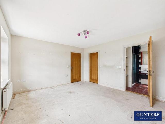 5 bed house for sale
