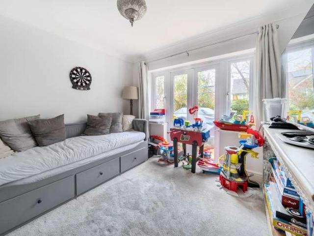 5 bed house for sale