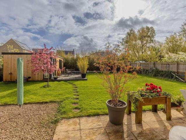 5 bed house for sale