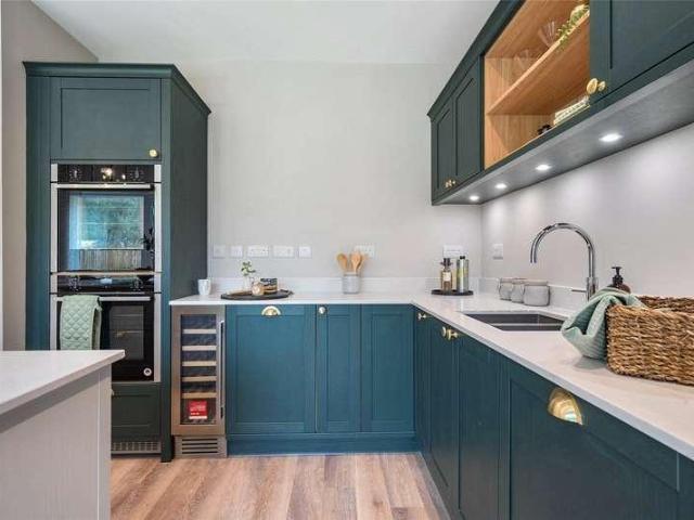 5 bed house for sale
