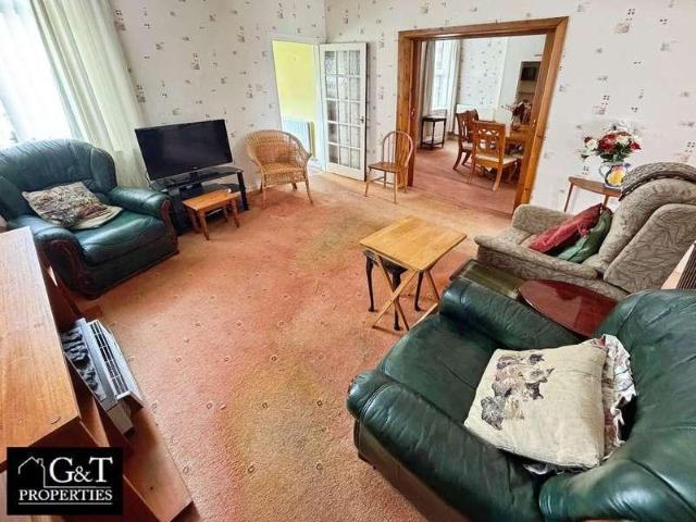 5 bed house for sale