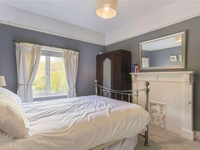5 bed house for sale