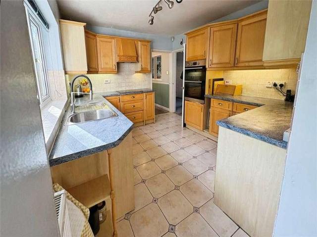 5 bed house for sale