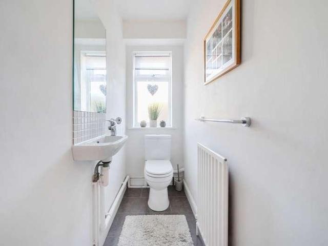 5 bed house for sale