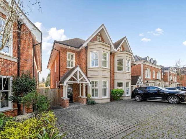5 bed house for sale