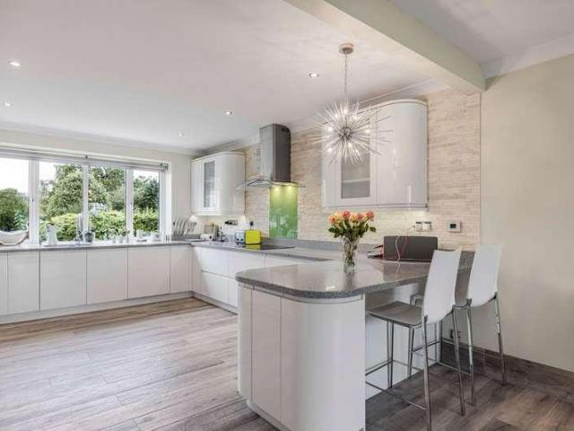 5 bed house for sale