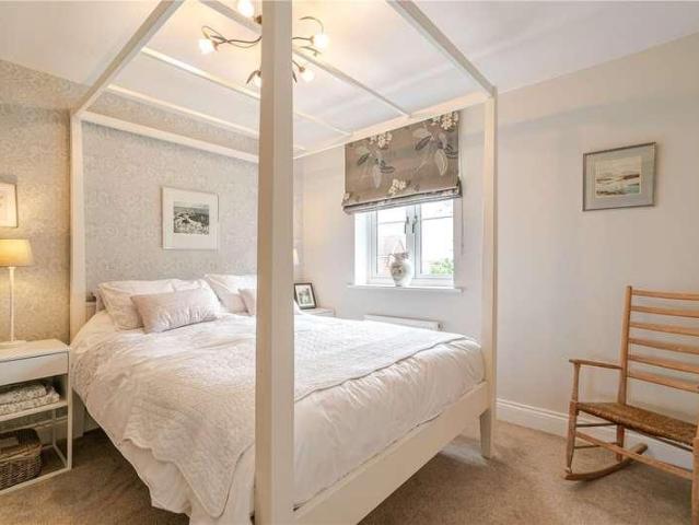 5 bed house for sale