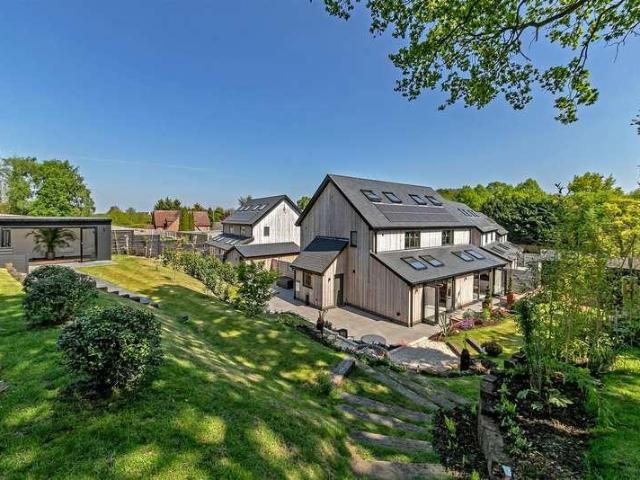 5 bed house for sale