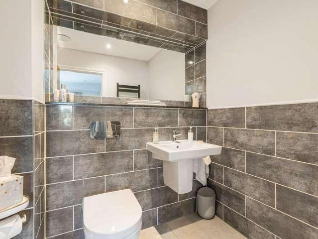 5 bed house for sale