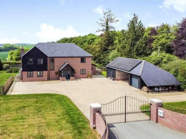 5 bed house for sale