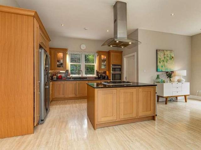 5 bed house for sale