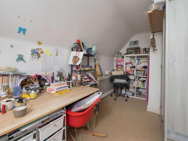 5 bed house for sale