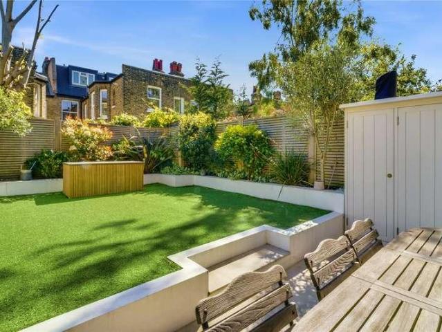 5 bed house for sale