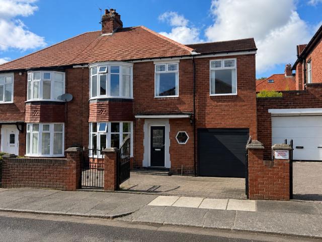 5 bed house for sale