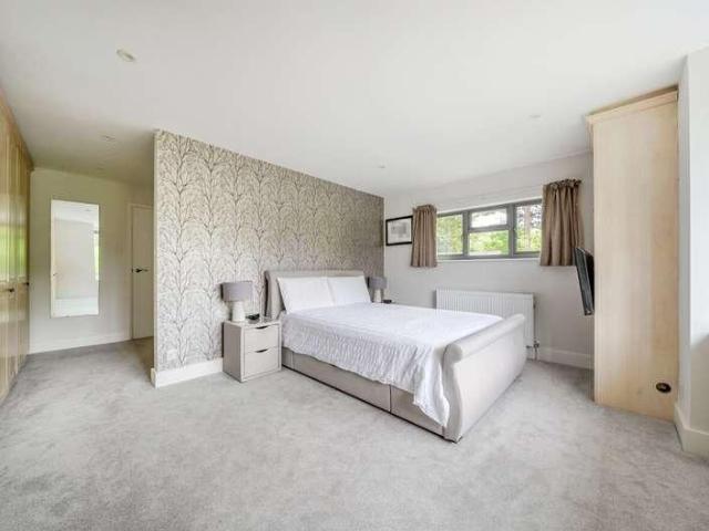 5 bed house for sale