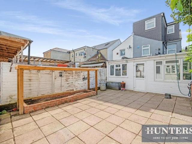 5 bed house for sale