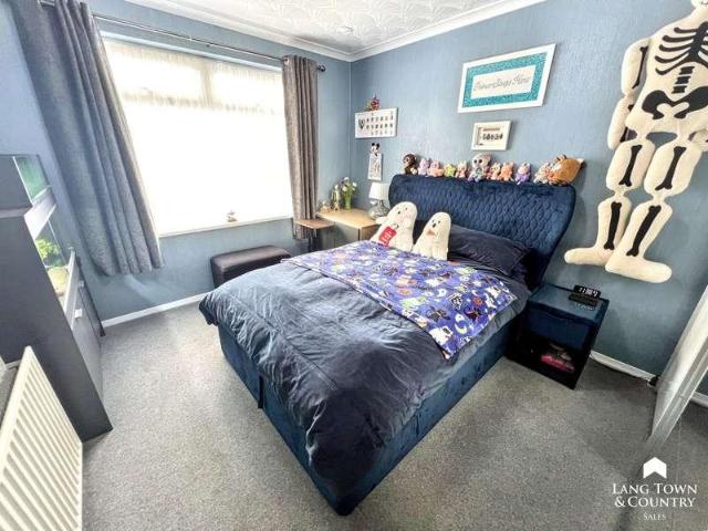 5 bed house for sale
