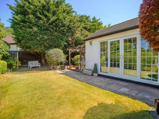 5 bed house for sale