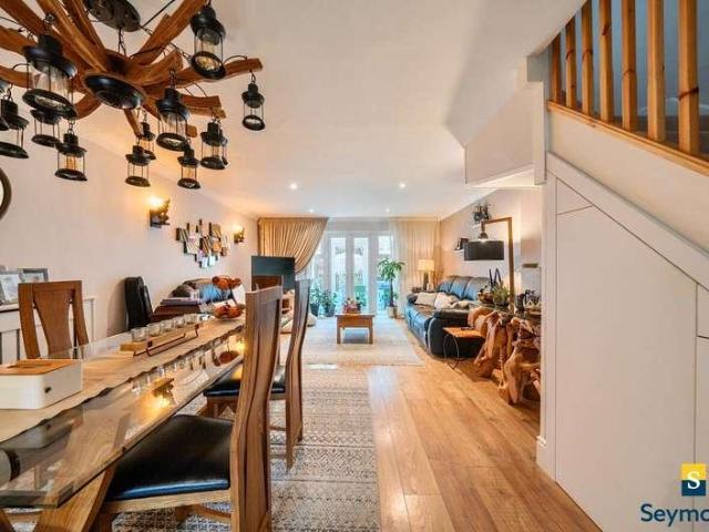5 bed house for sale