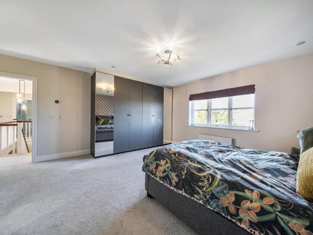 5 bed house for sale
