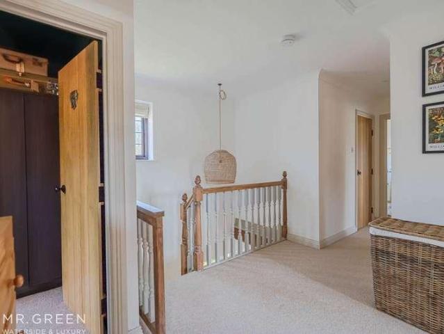 5 bed house for sale