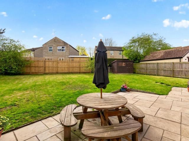 5 bed house for sale