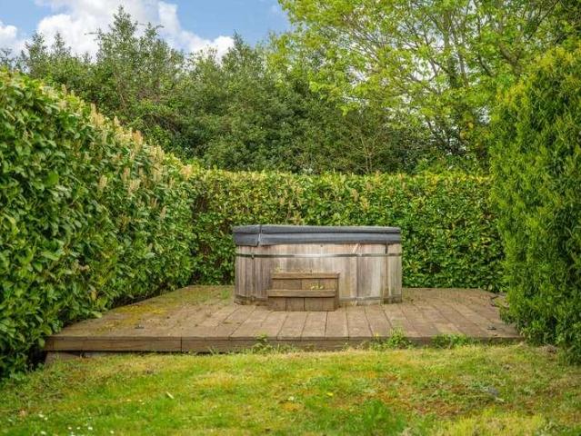 5 bed house for sale